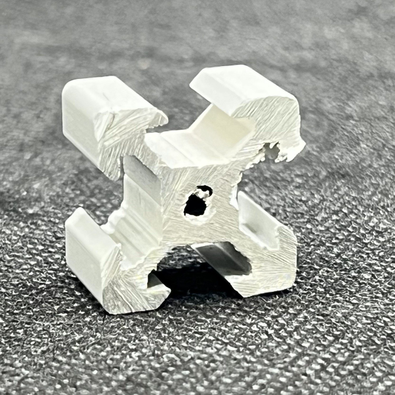 How to cut aluminum extrusion burr-free - Tools and tips - Bitfab Parts