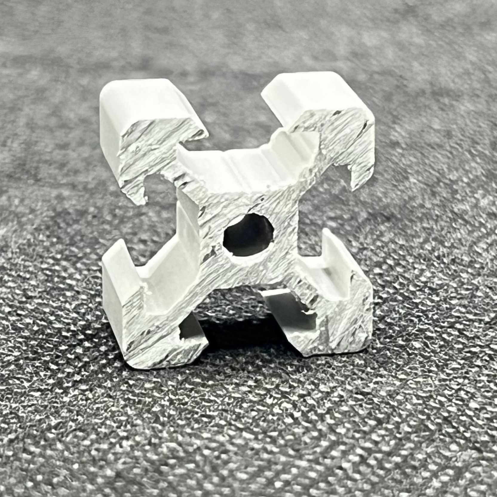 How to cut aluminum extrusion burr-free - Tools and tips - Bitfab Parts